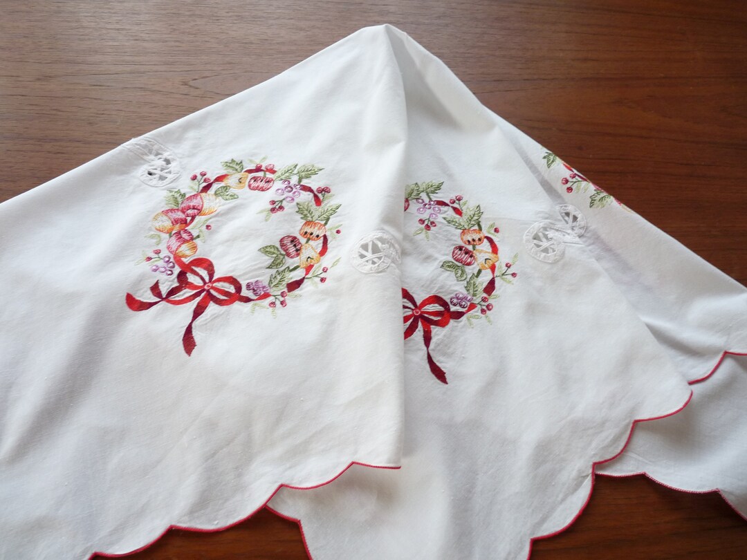 White Cotton Machine Embroidery Tablecloth With Pointlace Aploque ...
