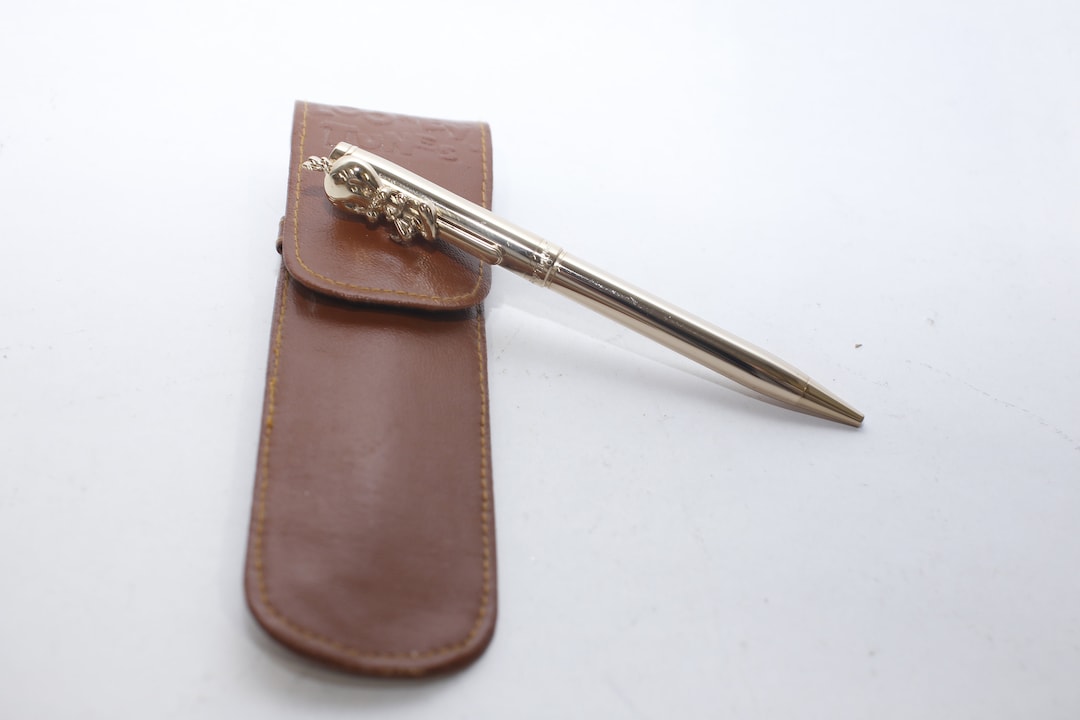 Looney Tunes, Tweety Bird, Golden Pen, Brown Sheath, Cartoon, Office ...