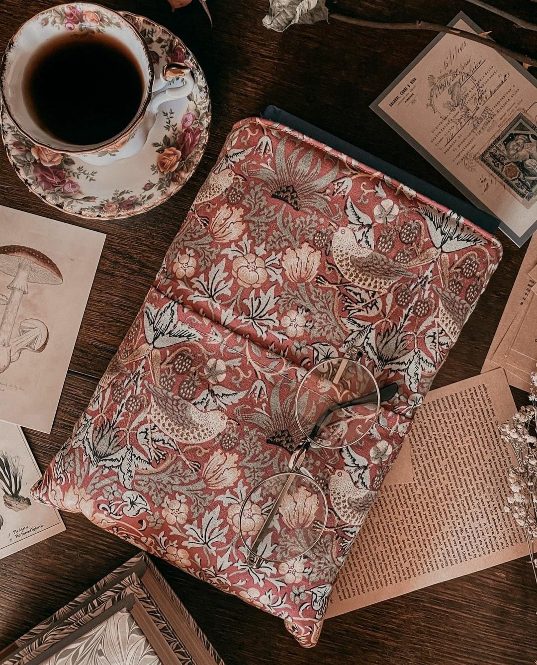 William Morris Red Strawberry Thief Book Ipad Kindle Sleeve - Etsy Denmark