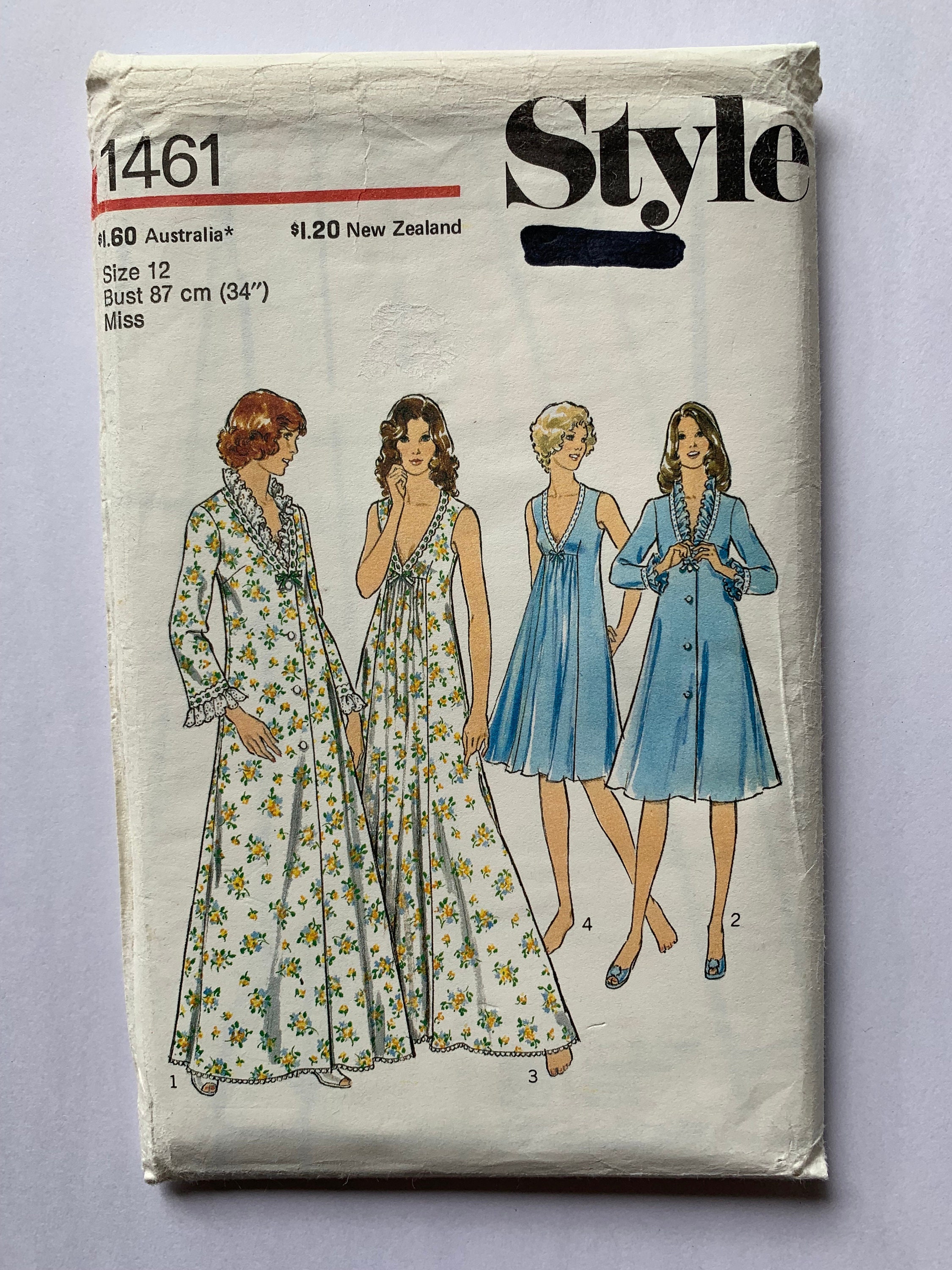 Style 1461 Flowing Glamour Negligee and Nightdress / Gown 2 Lengths ...