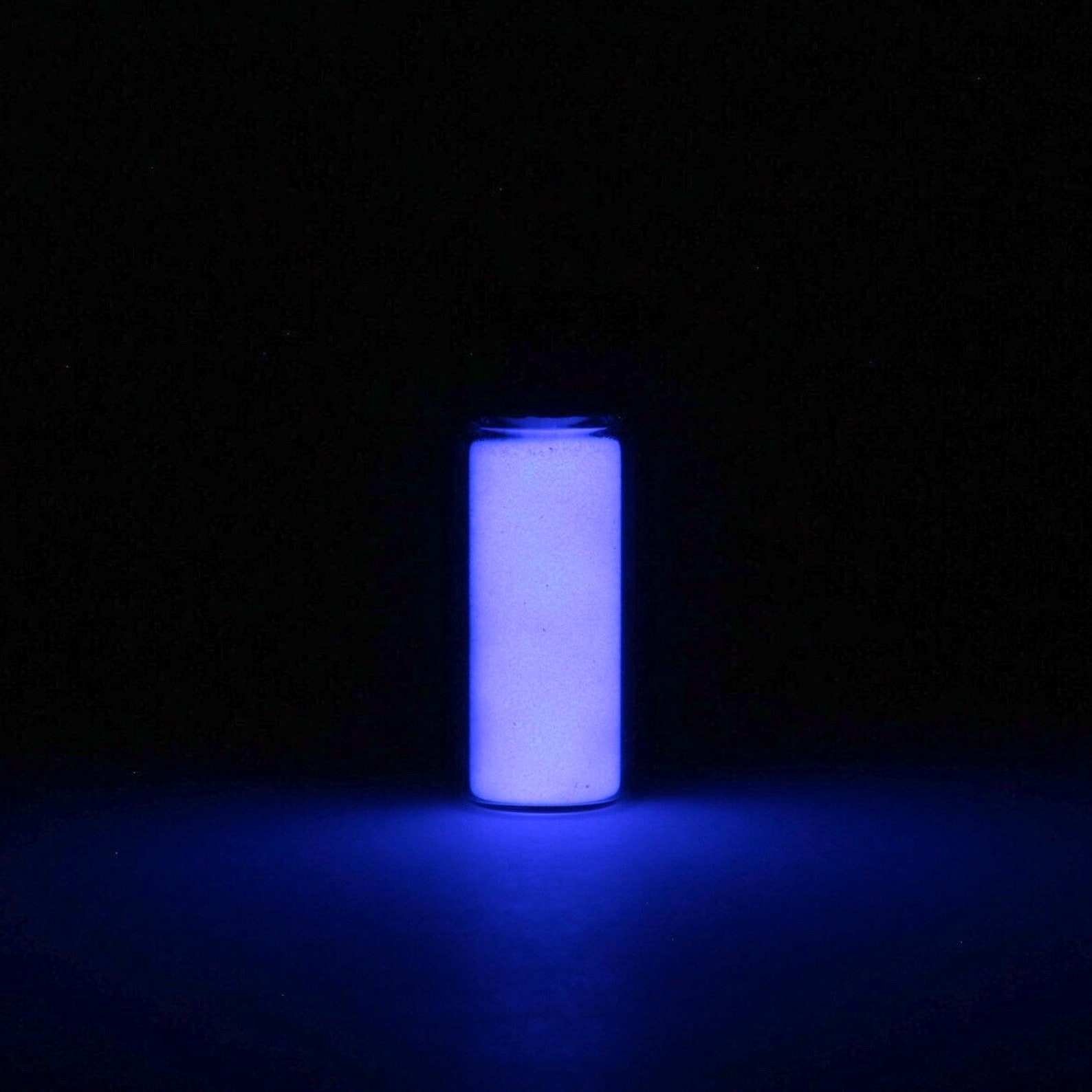 Violet Europium phosphorescent glow in the dark Powder | Etsy