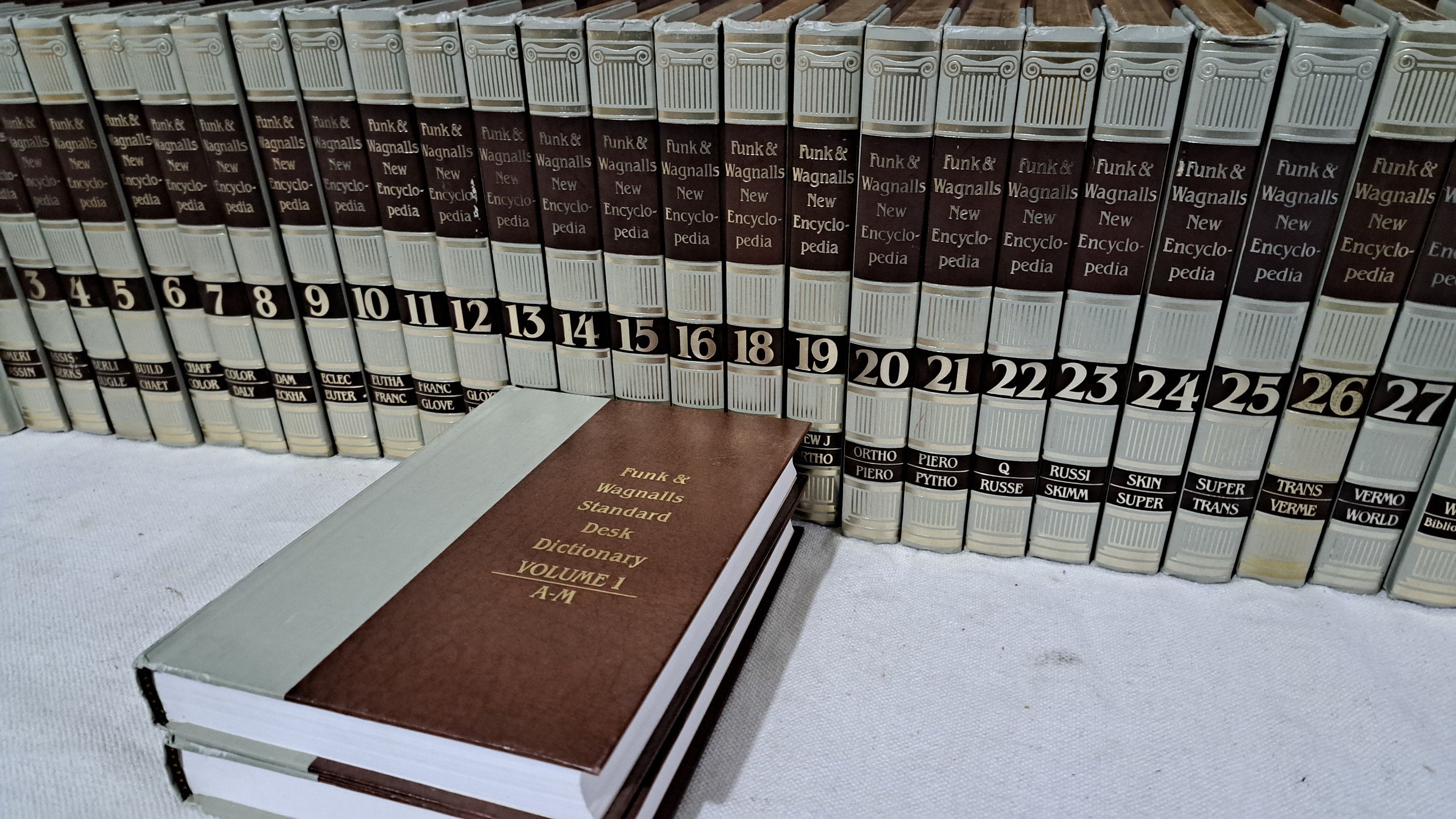 Complete 29 Volume Set of Funk and Wagnalls New Encyclopedia With 2 ...