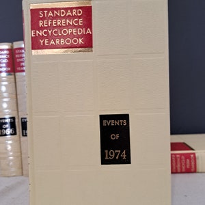 10 Volumes of Standard Reference Encyclopedia Yearbooks 1966 to 1975 - Etsy