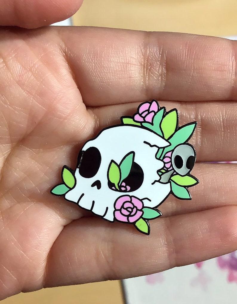 Hard Enamel Pins Flowers and Alien in Skull glow in the Dark - Etsy