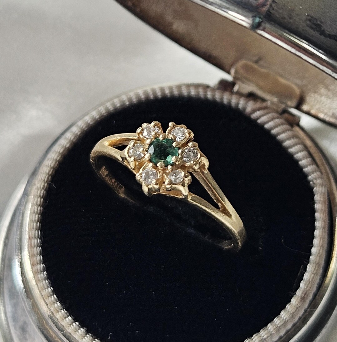 Vintage 14k Gold Flower Ring With Emerald and Diamond Accents Sz 7 - Etsy