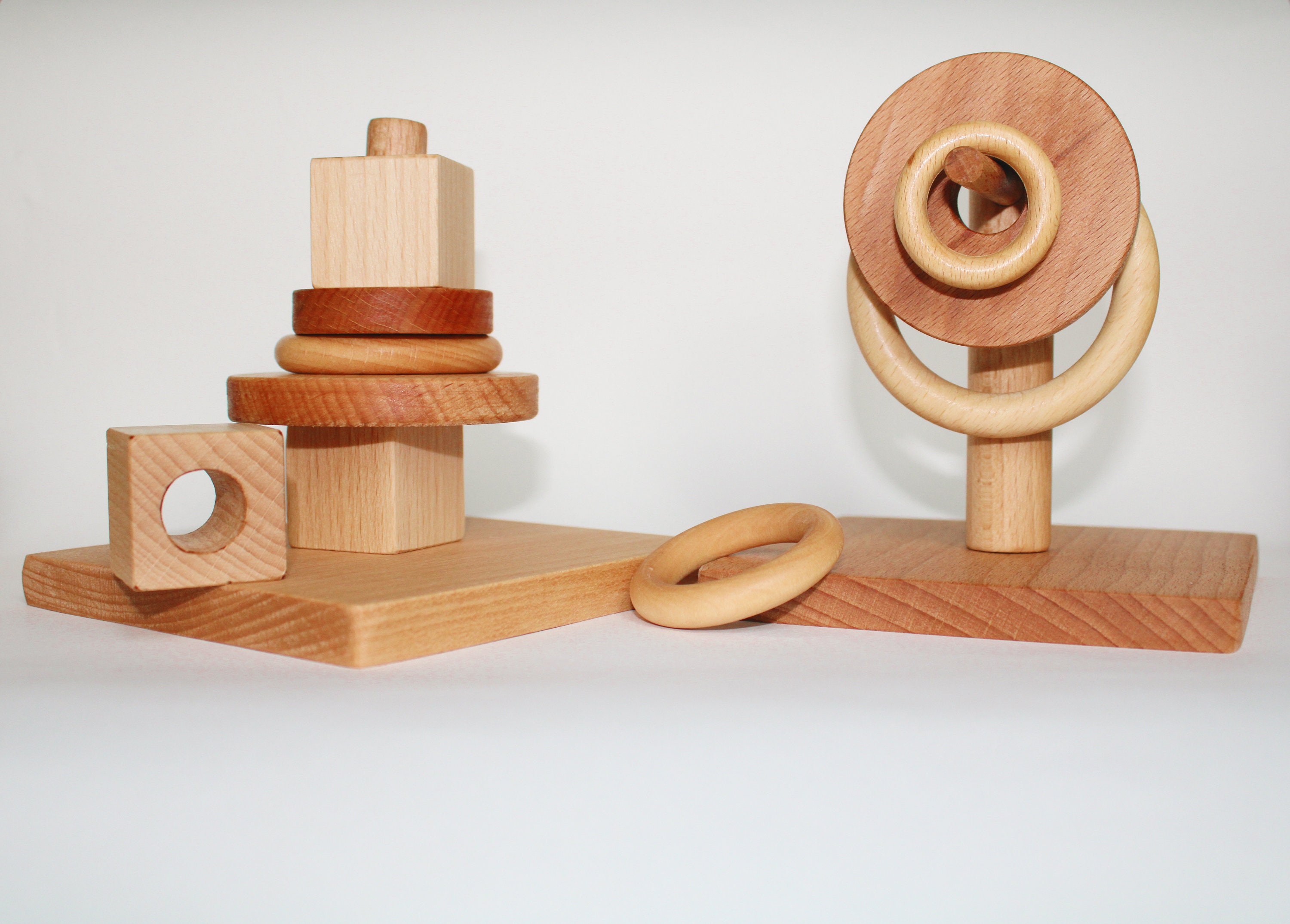 Montessori Stacking Discs, Rings and Cubes on a Horizontal and Vertical ...