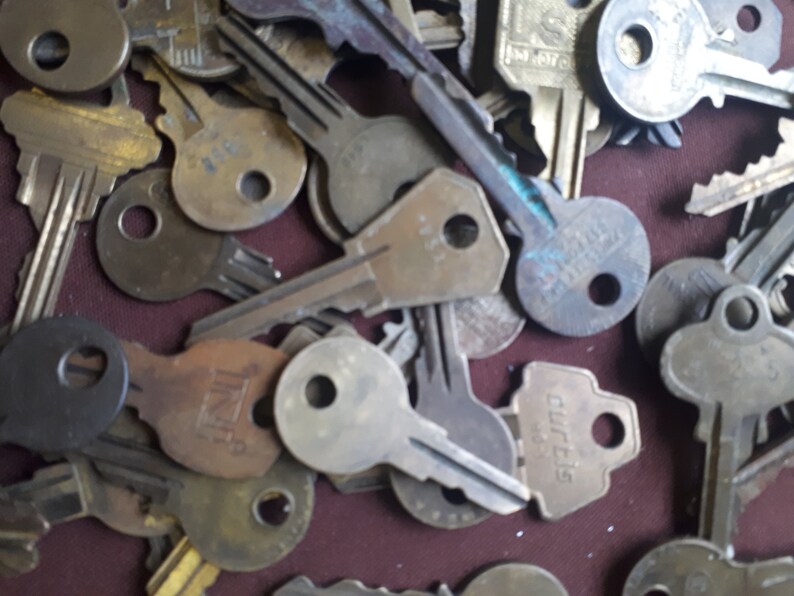 Vintage Tarnished Brass Keys - Etsy