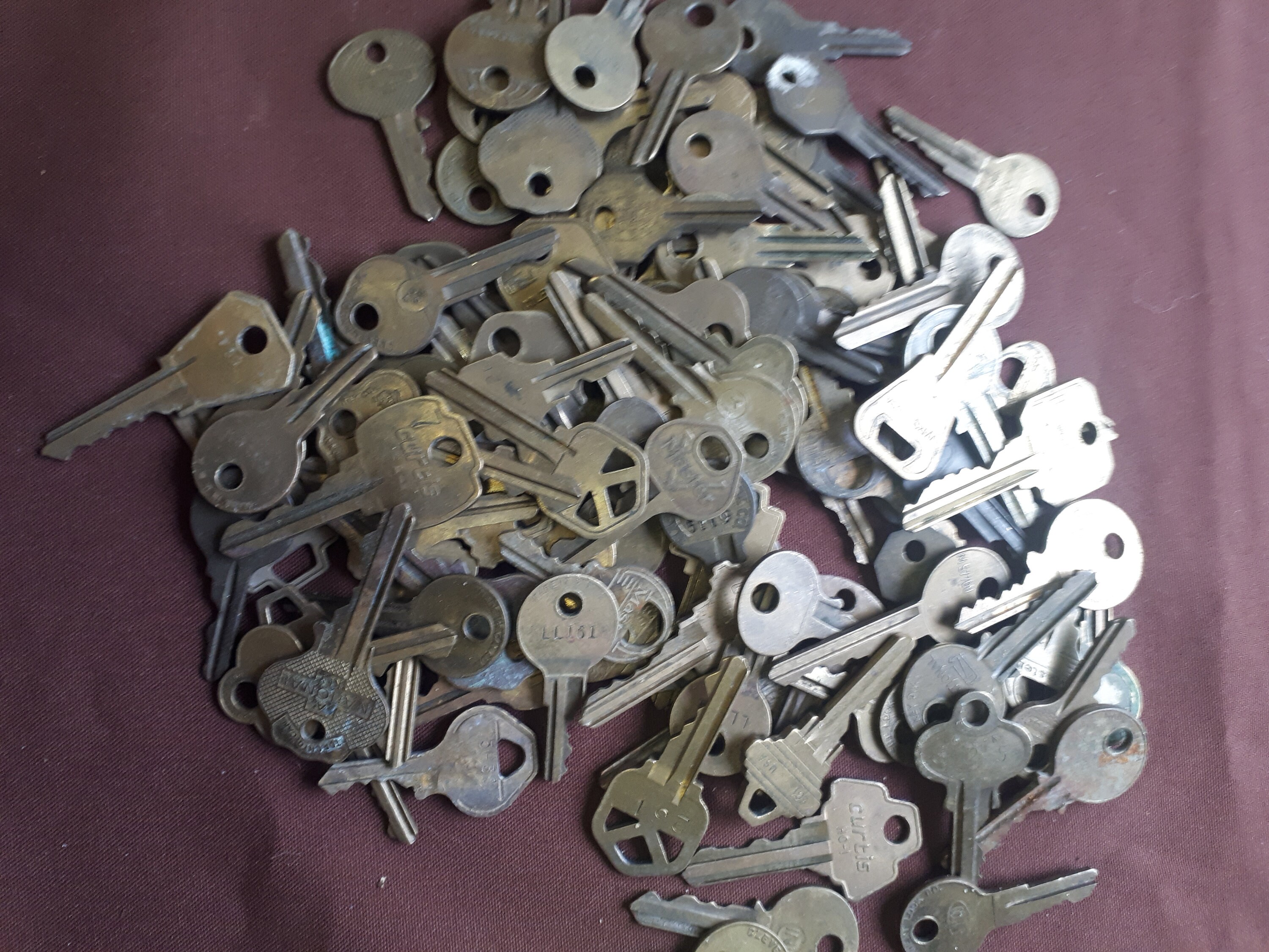 Vintage Tarnished Brass Keys - Etsy