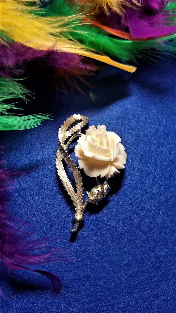 Vintage Signed Lisner Pin Gem