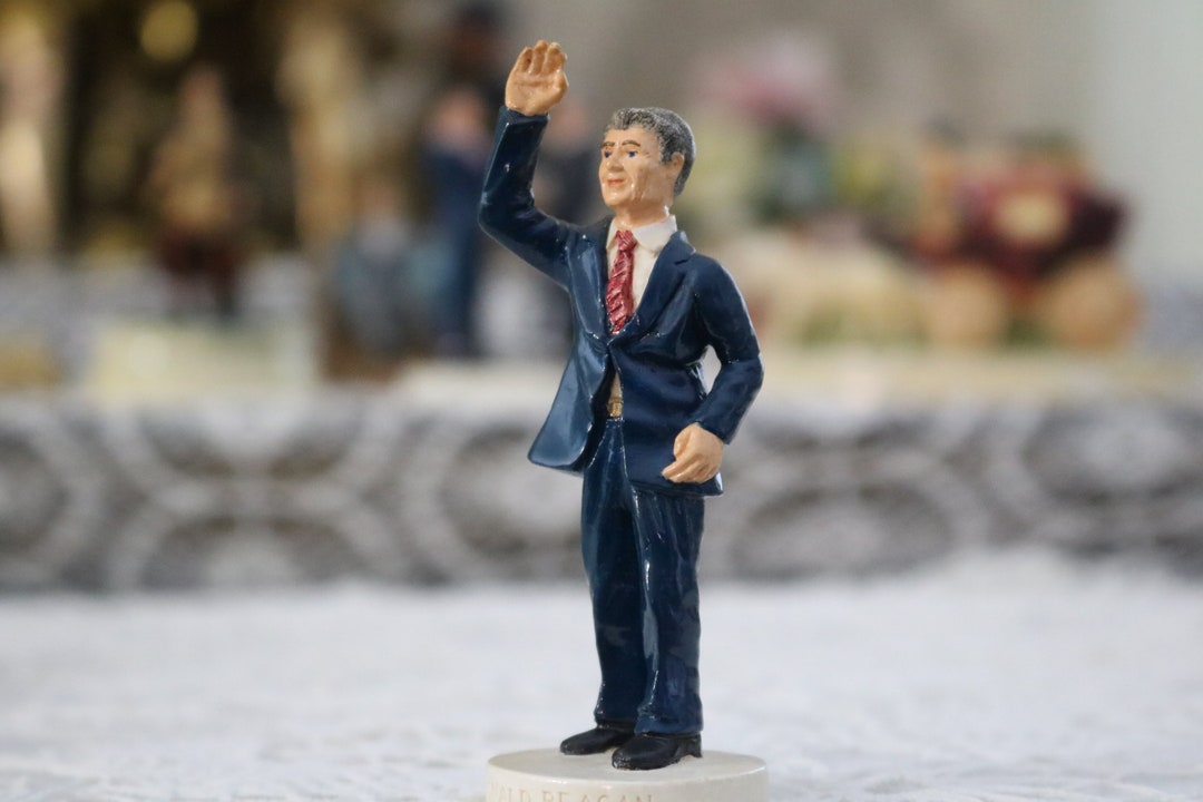 Sebastian Miniatures - SML 492 - Ronald Reagan - Signed - 1987 - EUC ...