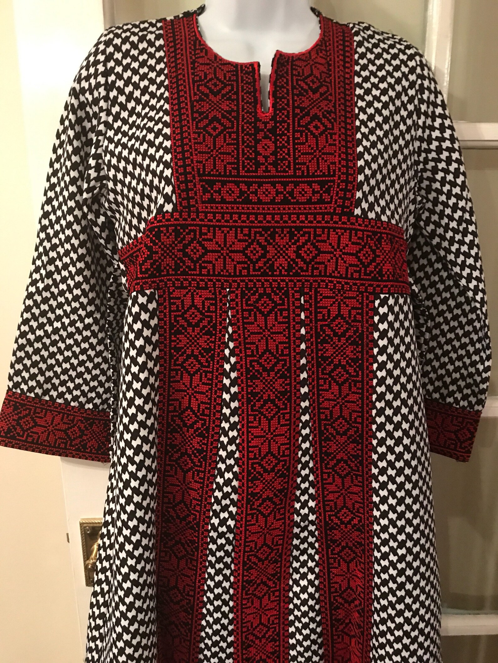 Hatta / Kafieh / Kuffieh Style Girls Traditional Palestinian Dress ...