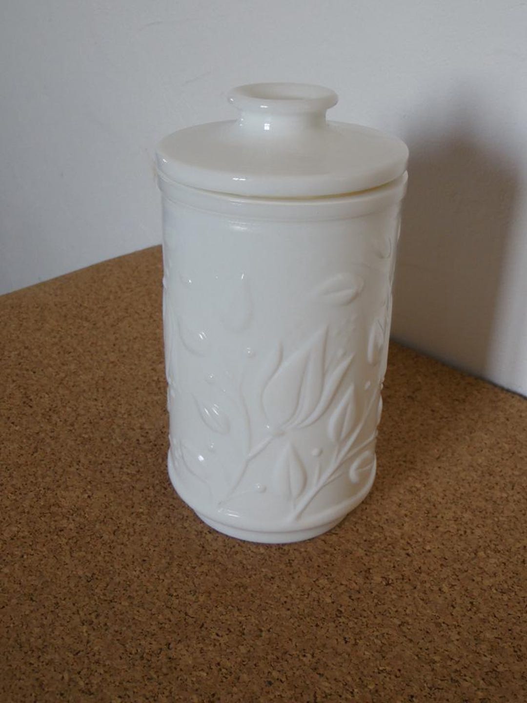 Pot en opaline de foire blanc avec son capuchon , deco florale en ...