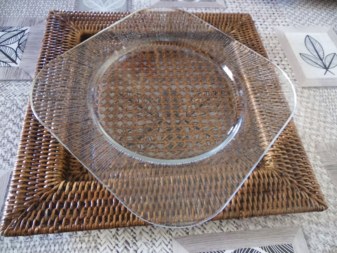 Set of Square-shaped Glass Plates and Square-shaped Rattan and Wicker ...