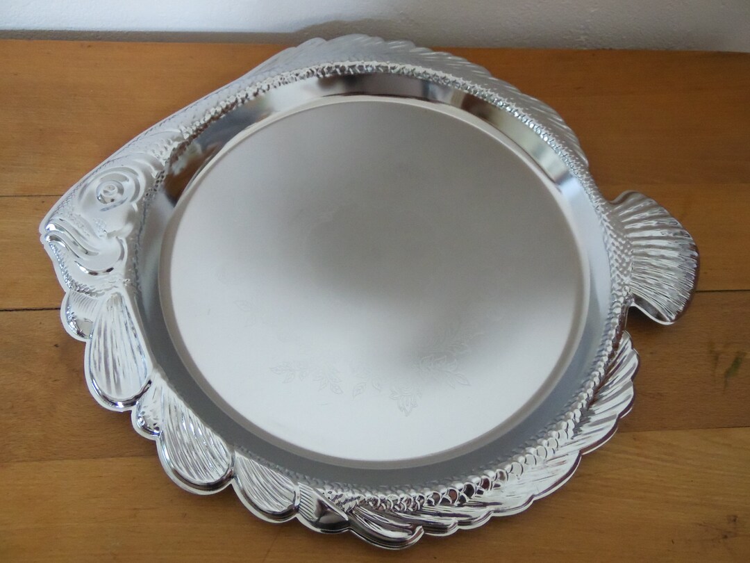 Round Stainless Steel Fish-shaped Dish, Chiseled Foliage Background ...