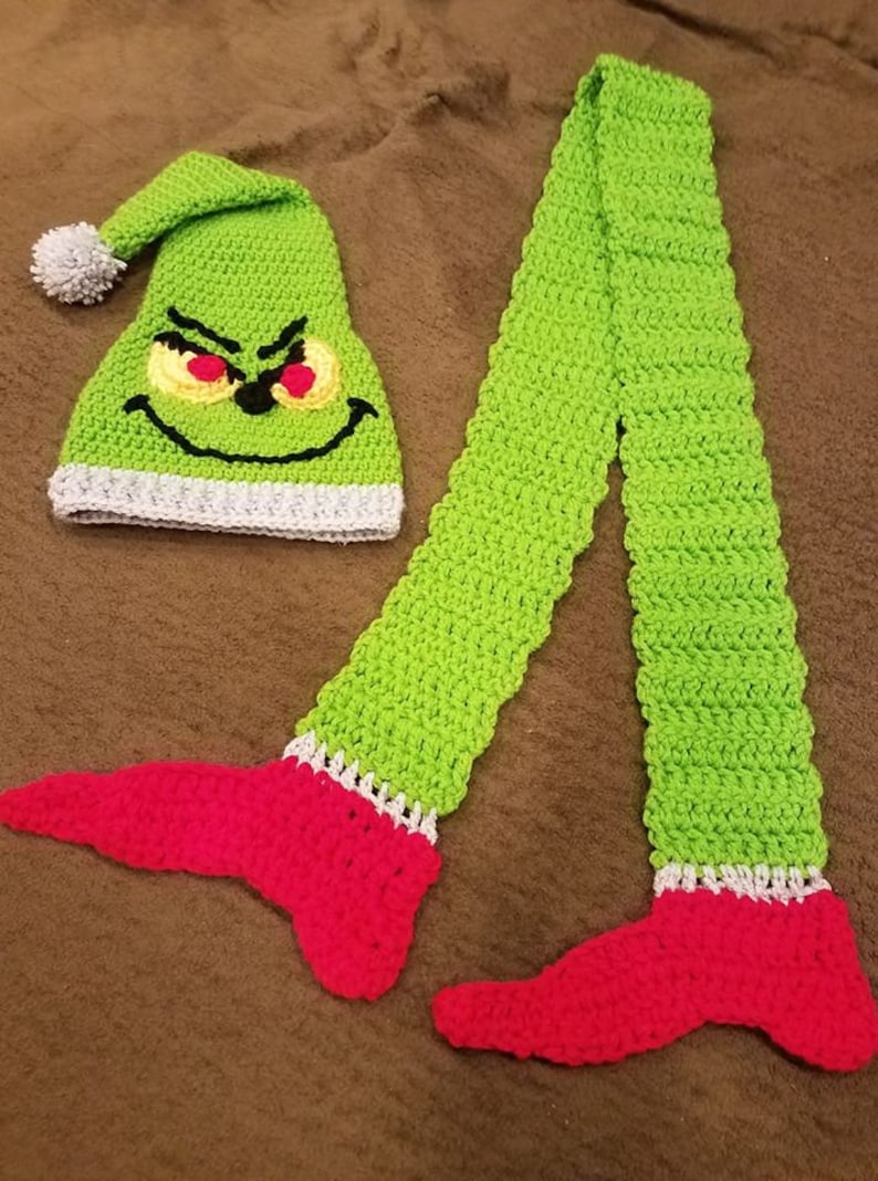 Grinch Tip Toeing Christmas Let Scarf - Etsy