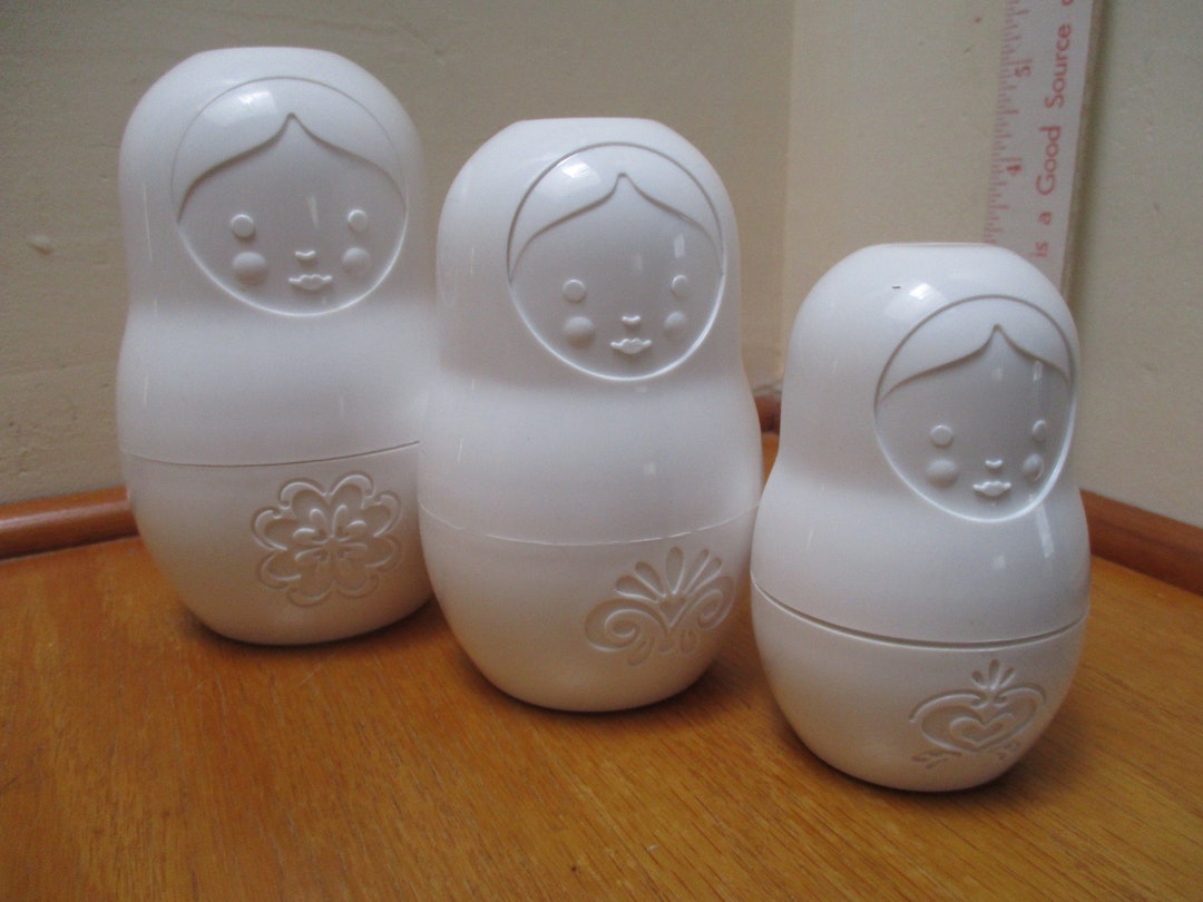 Rare Find. Unique Nesting Measuring Cups by Fred, White Six Measuring ...