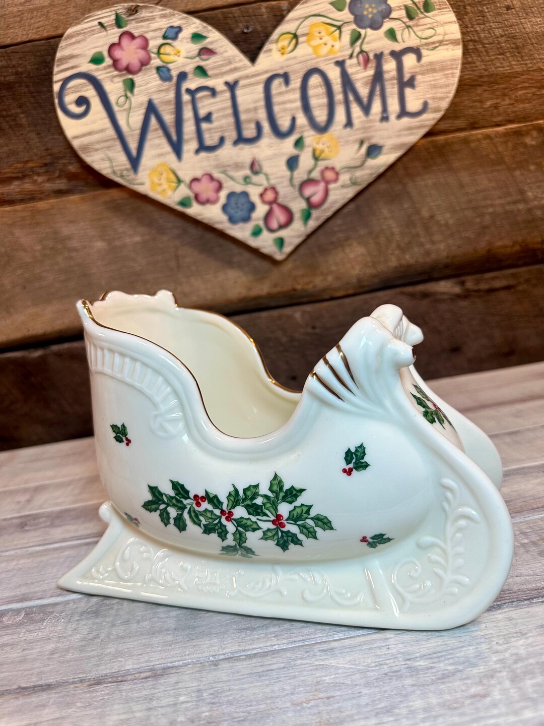 Beautiful Sleigh Centerpiece in the Holly (gold Trim) Pattern by Sko ...