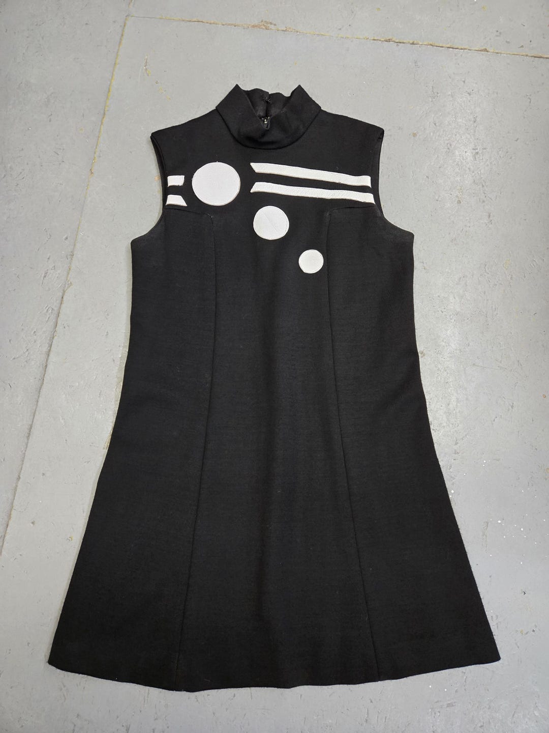 Fantastic BLACK MOD Gogo DRESS With White Leather Appliqués Size Medium ...