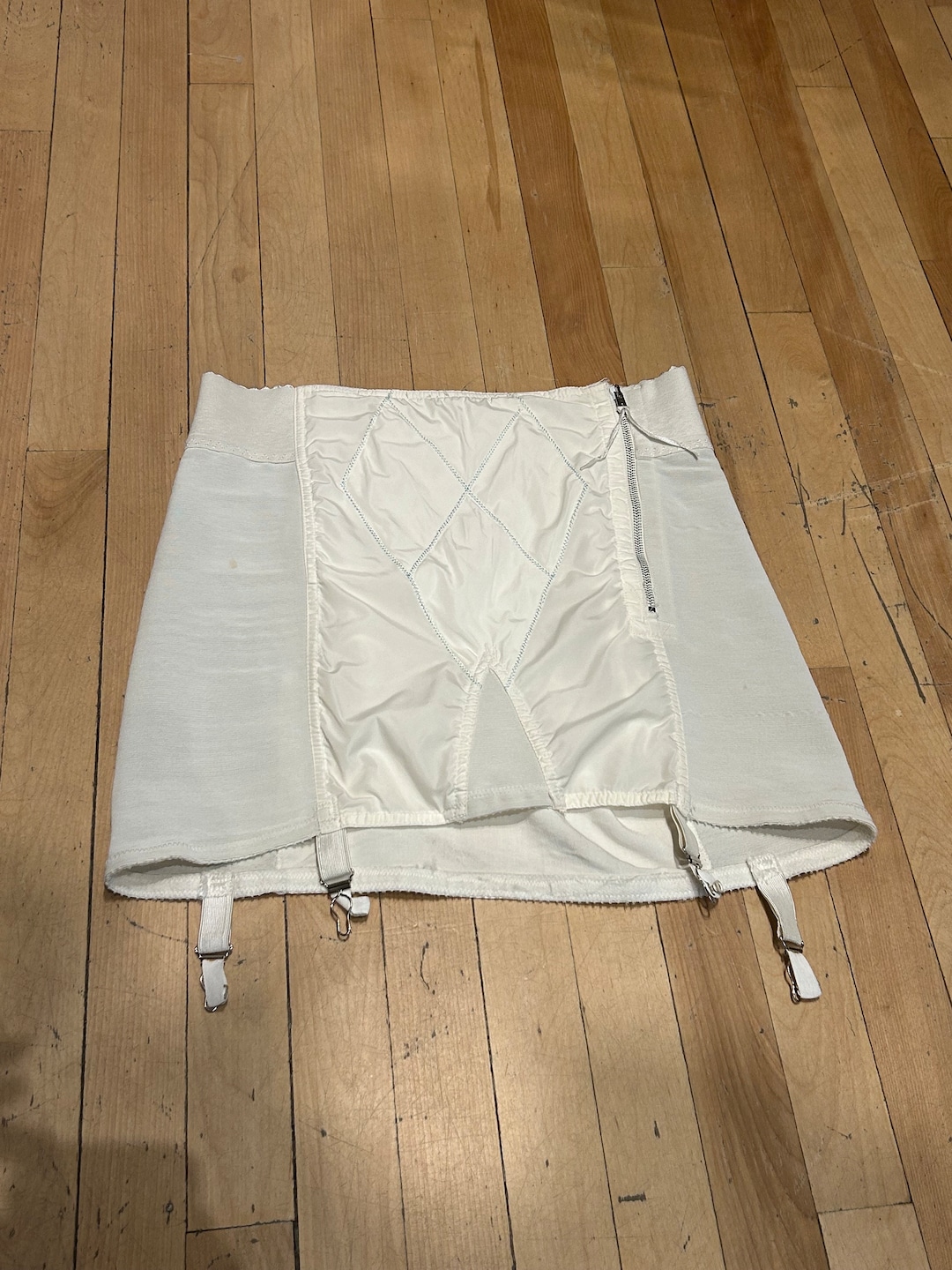 Stunning White VINTAGE GIRDLE With GARTERS Size Medium/large - Etsy