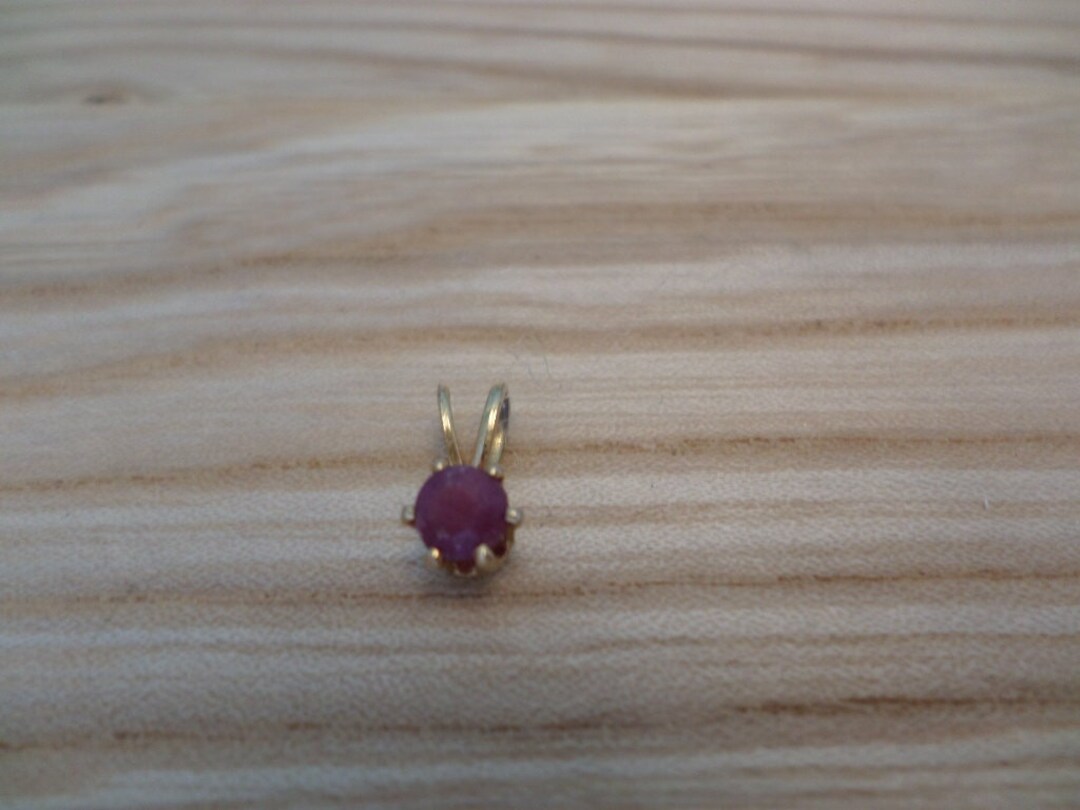 Vintage 80's Faux Ruby Set in Gold Tone Metal Fashion Pendant No Marks ...