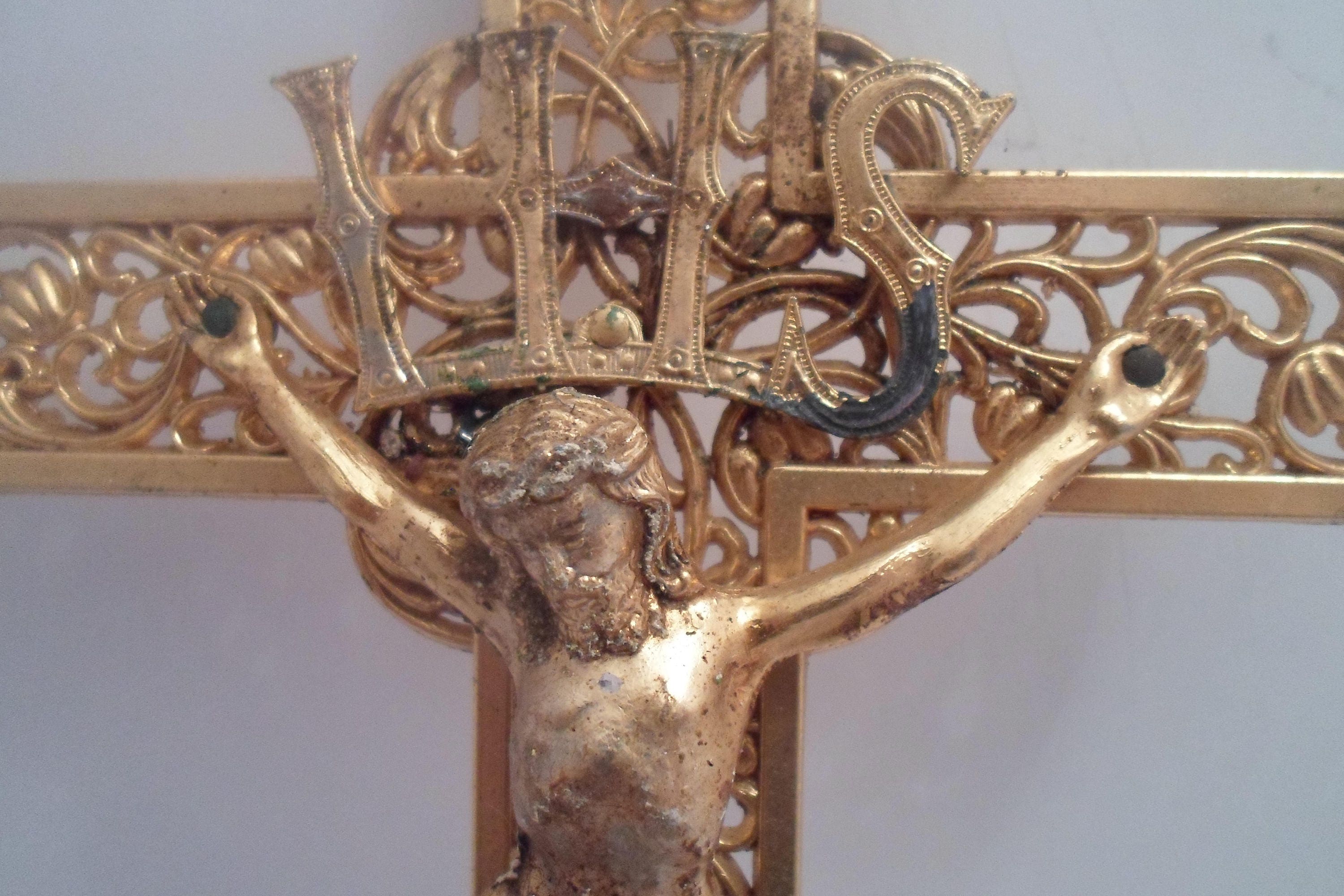 Vintage Heavy Gold Dipped Metal Filigree Ornate 9l 6w Crucifix Hanging ...