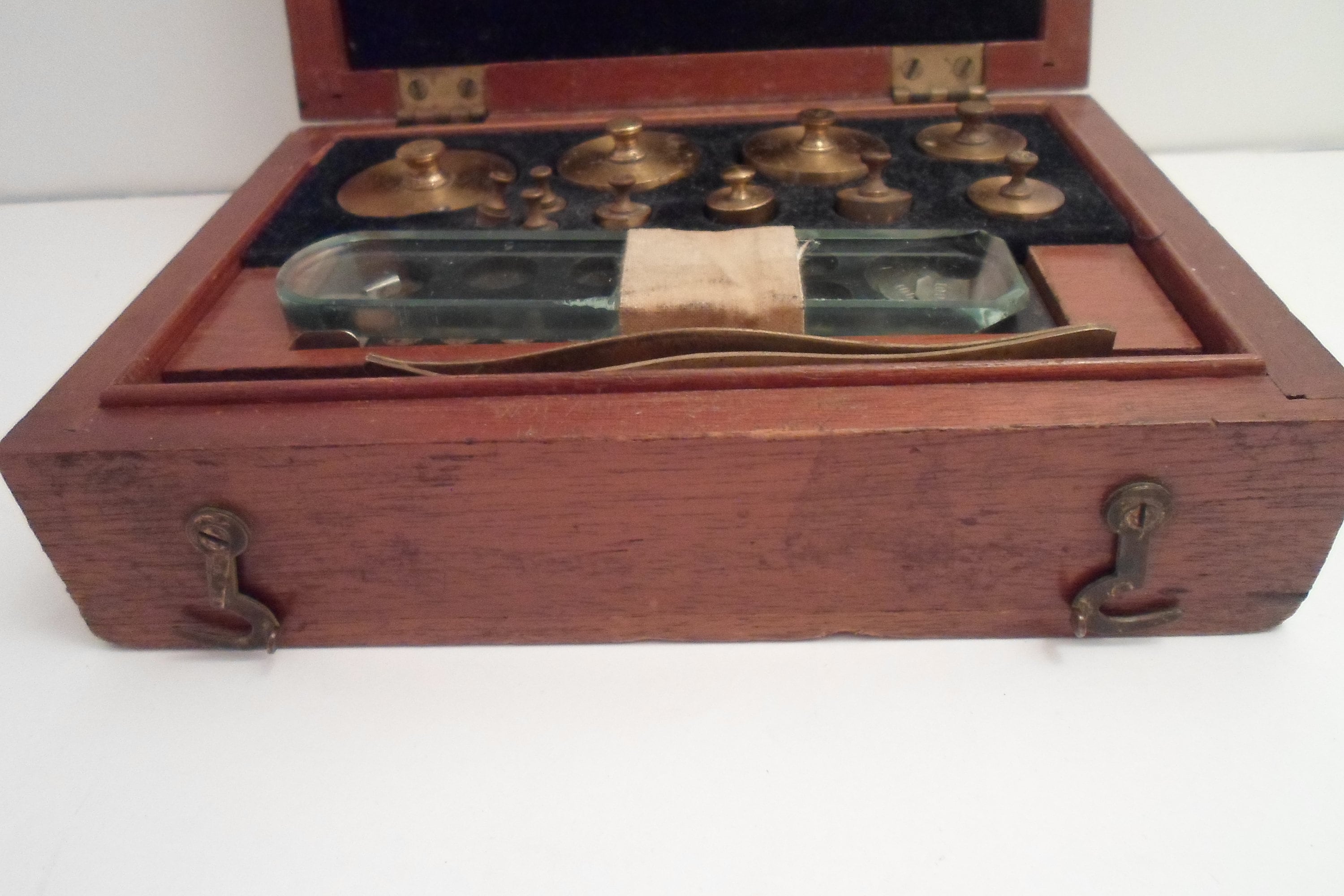 Antique Brass Scale Weight Set in Grams Wooden Box Decorator Chic Gold ...