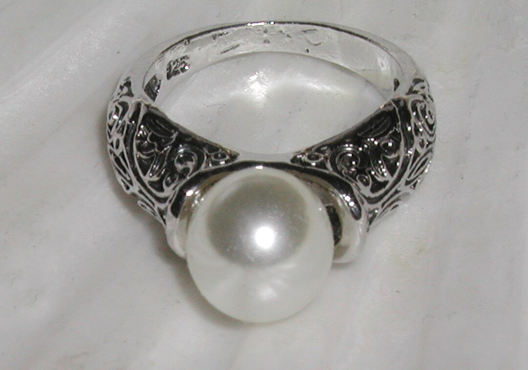 Gorgeous Vintage White Cultured Pearl Signed 925 Sterling Silver Victorian Scroll Ring - Size 5. ...