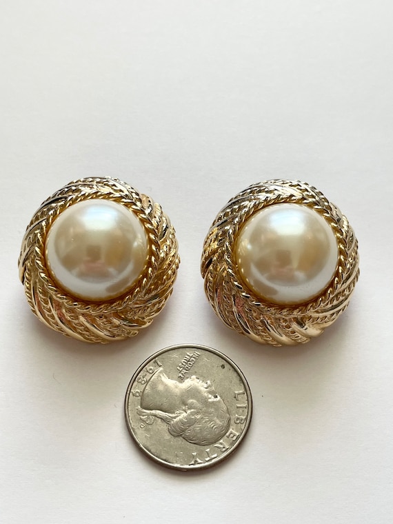 Vintage Ellen Designs Bold Faux Pearl Clip Earrings - Gem