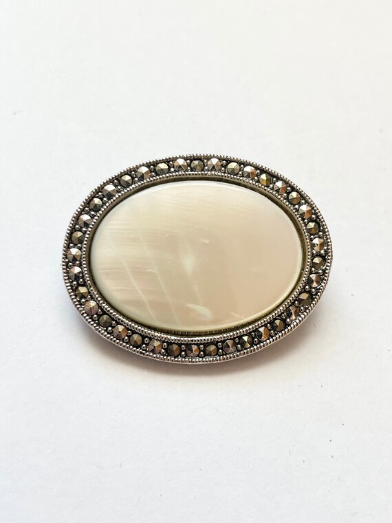 VINTAGE 1928 Brand Pin from the 70's Goldtone New on … - Gem