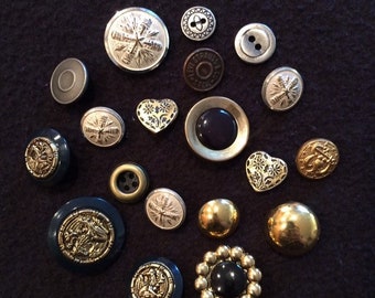 Huge Vintage Buttons Lot and Storage Tins 320 Pieces Plus 4 - Etsy