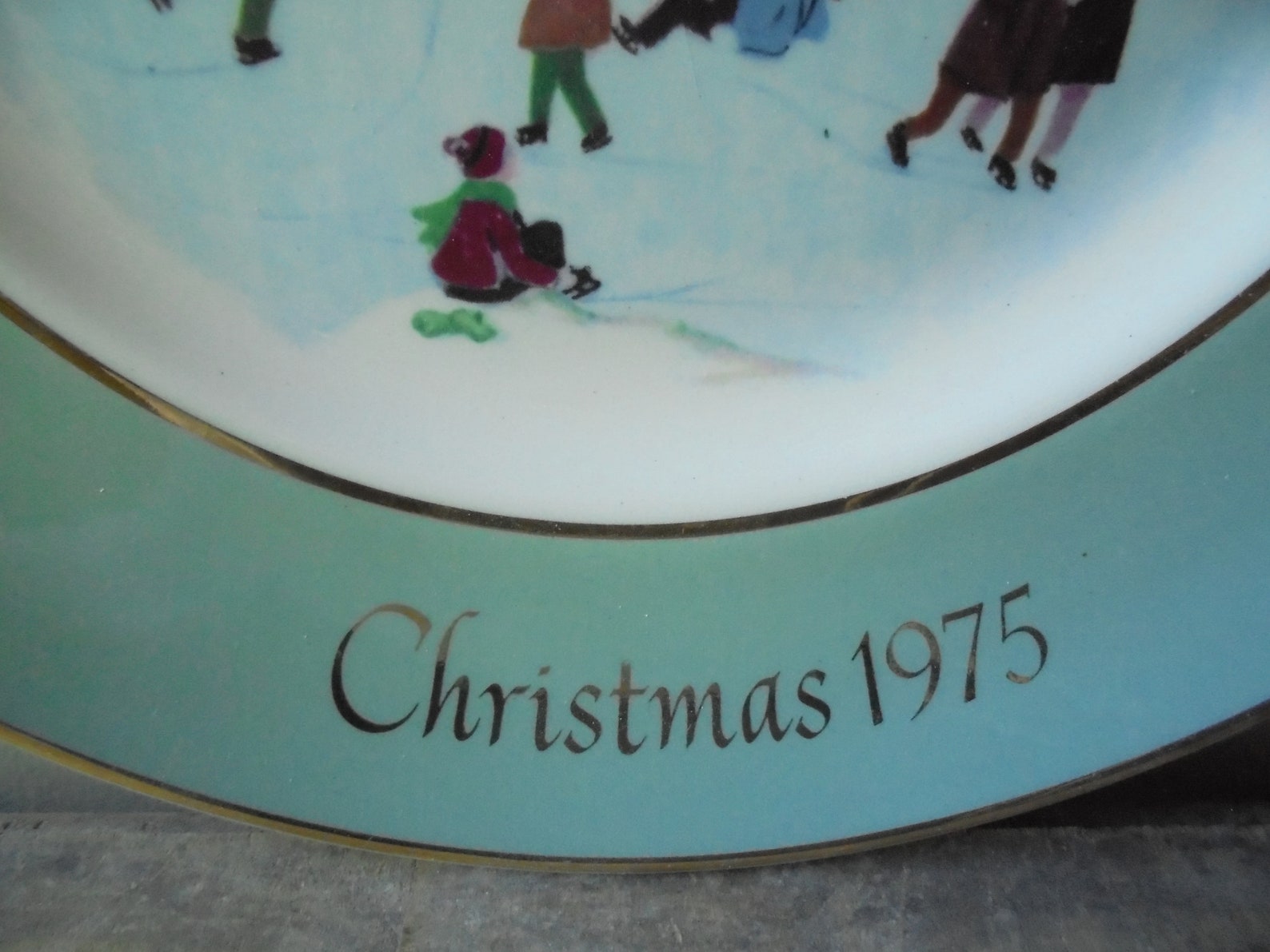 Avon 1975 Christmas Plate Series Skaters on the Pond by Enoch Wedgwood ...