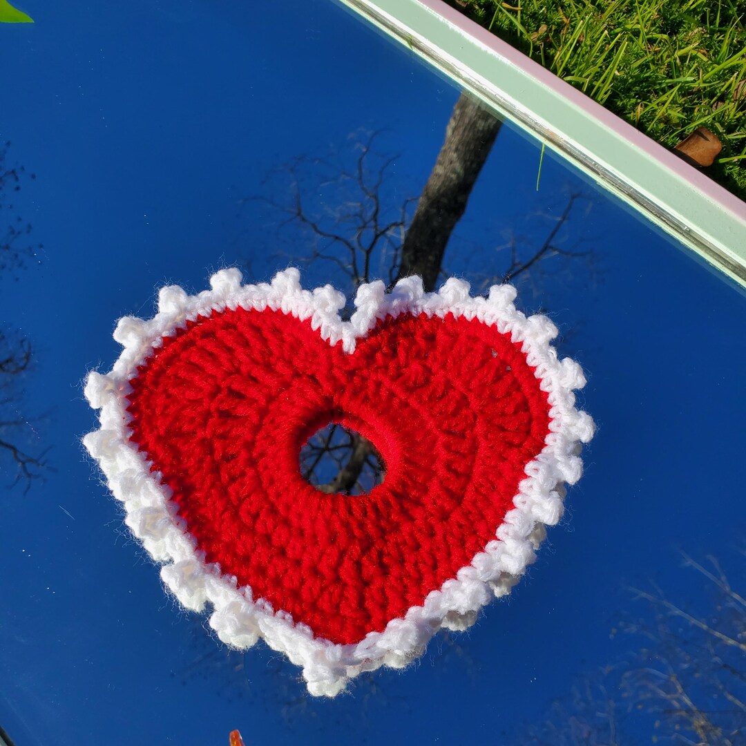 Red & White Lovecore Crochet Heart Shaped Valentine’s Day Scrunchie ...