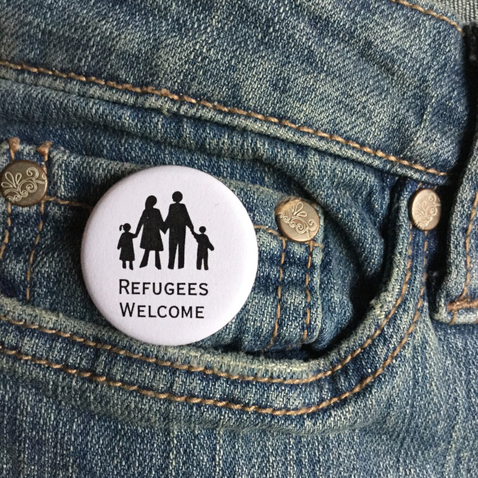 Refugees Welcome Button or Magnet / Pro-refugee Pin - Etsy