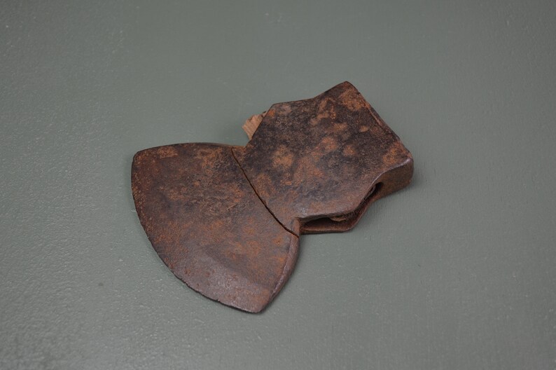Rusty Hewing Hatchet Head, Broken Axe, Vintage Forest Tool, Rustic ...