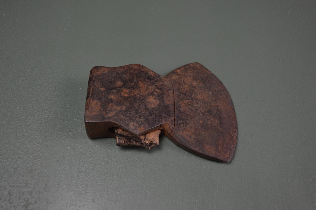 Rusty Hewing Hatchet Head, Broken Axe, Vintage Forest Tool, Rustic ...