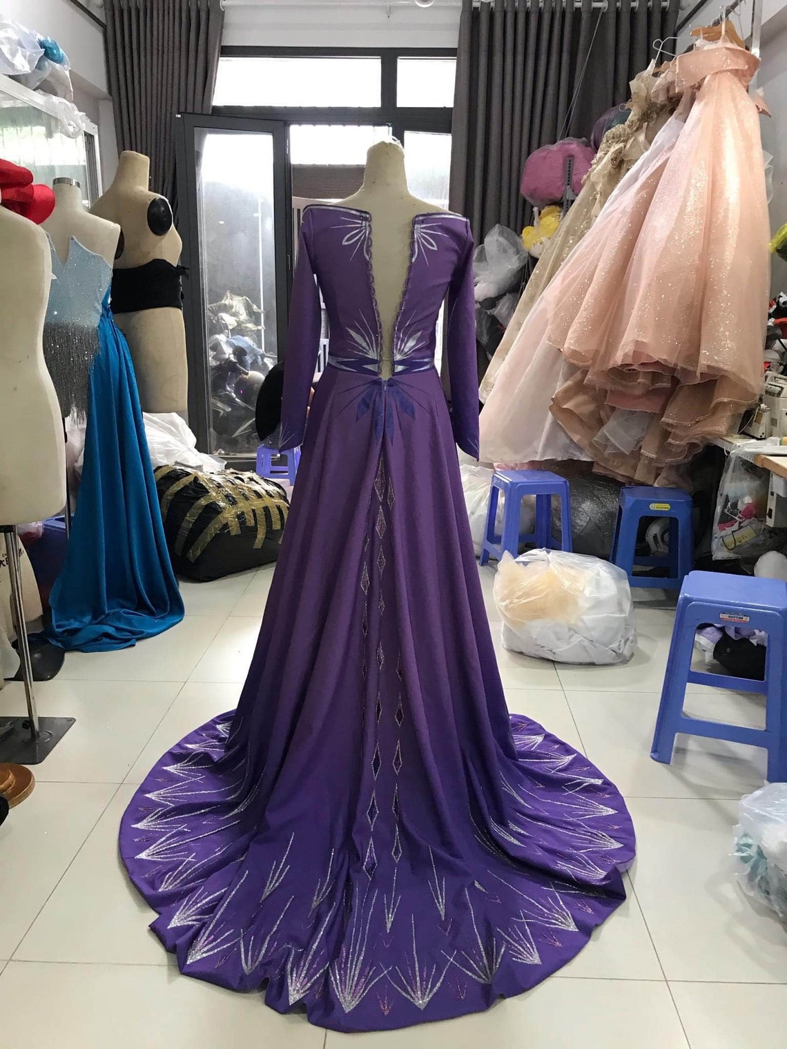 Lila Elsa Kleid - inspiriertes Elsa Kostüm - Die Eiskönigin 2 - Glitzer ...