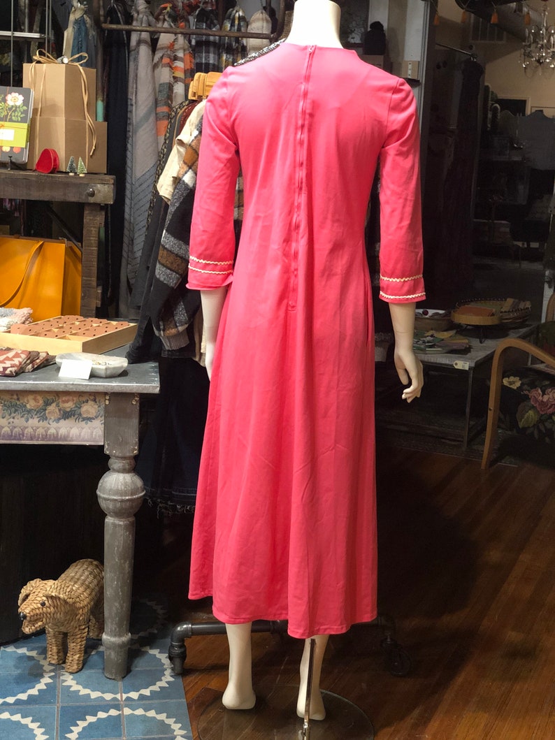 Vintage Pink House Dress W/ White Embroidered Flowers - Etsy