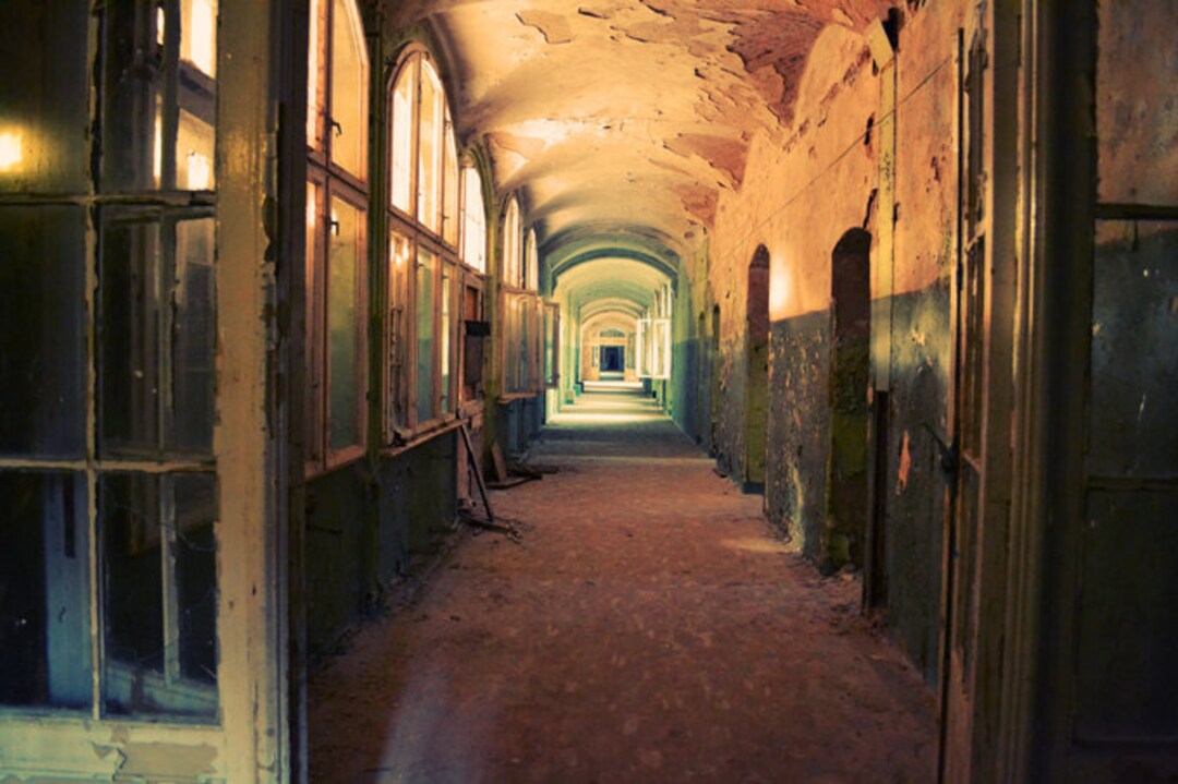 ABANDONED SPALLING HALL, Haunted Place, Abandoned Corridor, Retro Decor ...