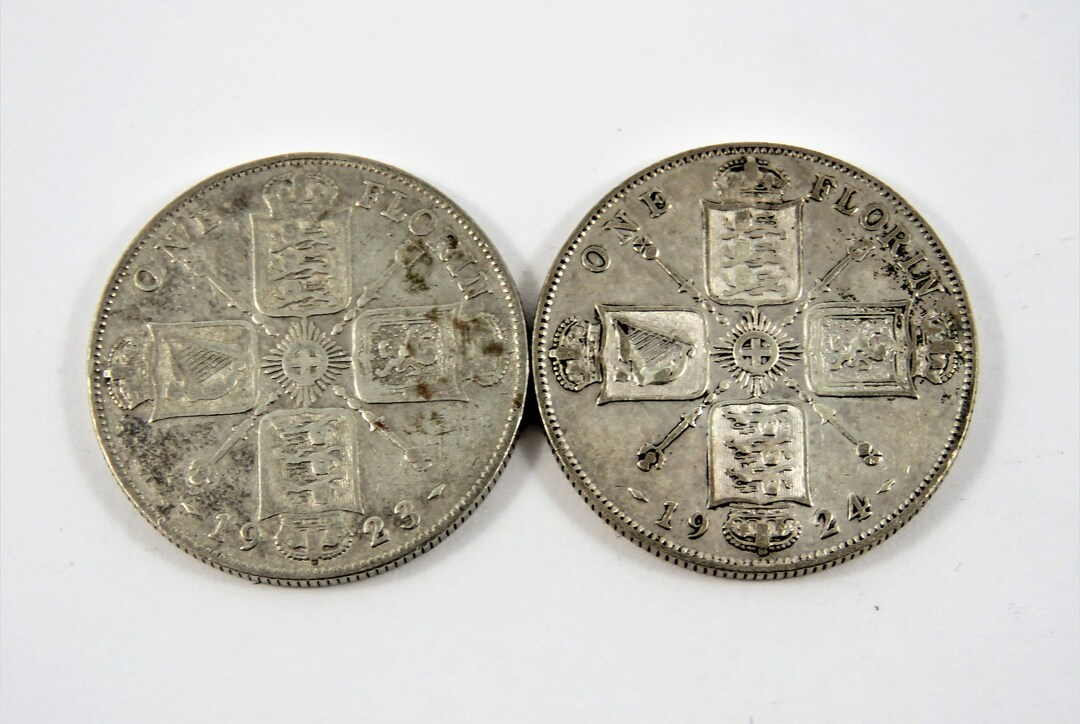 Grupo de 2 Monedas florines de plata de Gran Bretaña fechadas en 1923 y ...