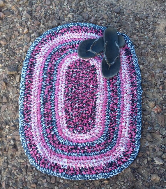Pink Black White Rag Rug. Oval. Amish Toothbrush Knotted. | Etsy