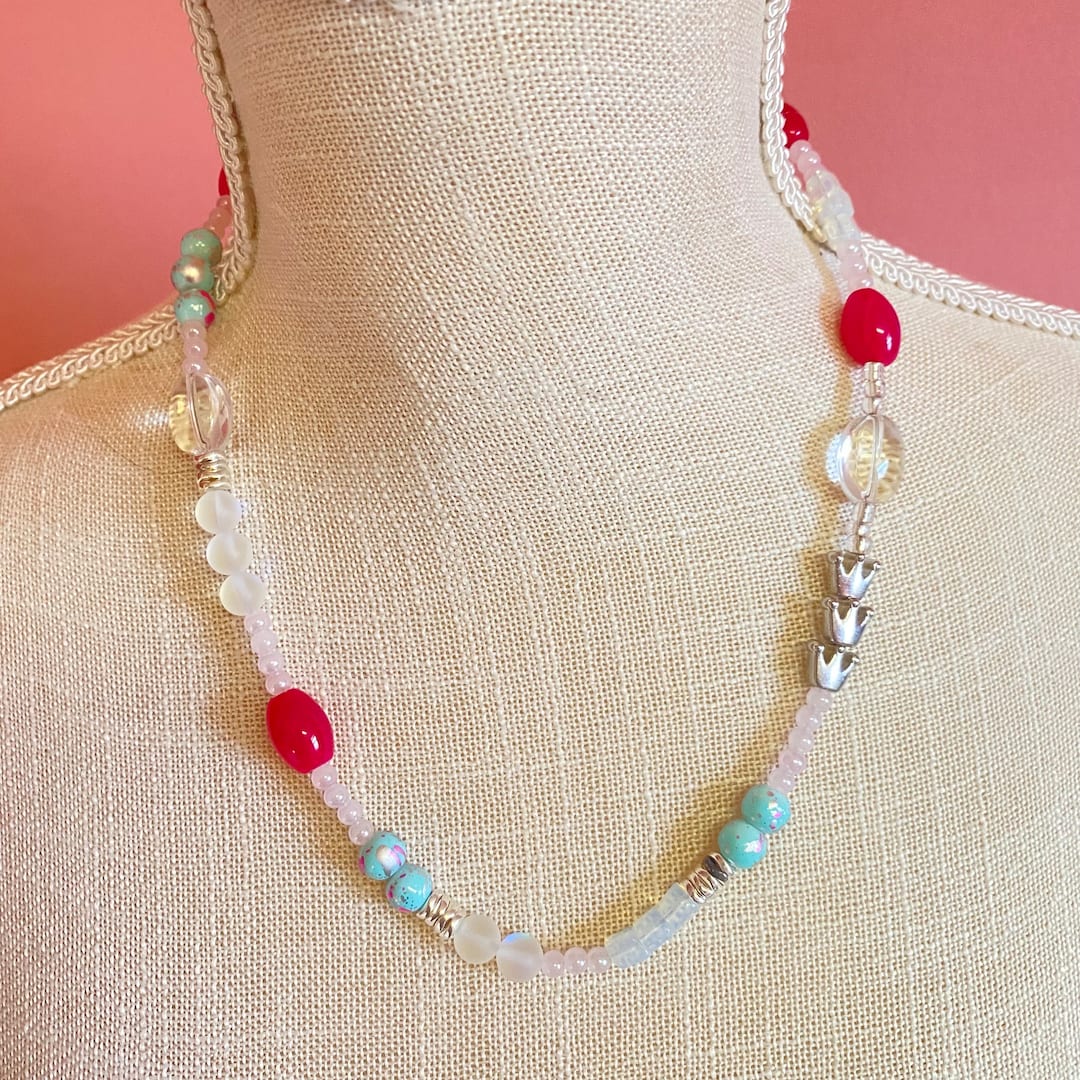 Three Crowns Necklace - Etsy