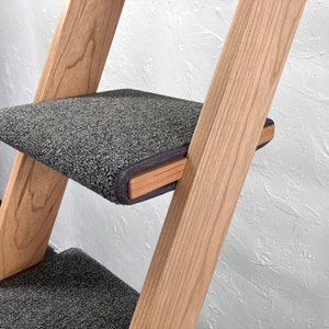 Cat Ladder - 5 Step Cherry Hardwood | Durable Carpet Pads to Grip and ...