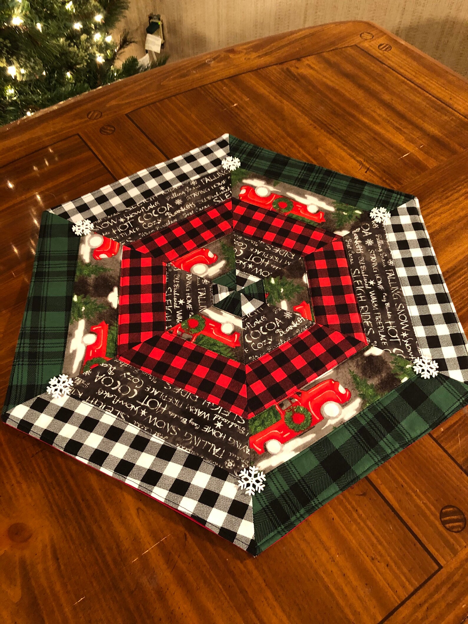 Quilted Hexagon Table Topper Christmas Holiday Red Green & - Etsy