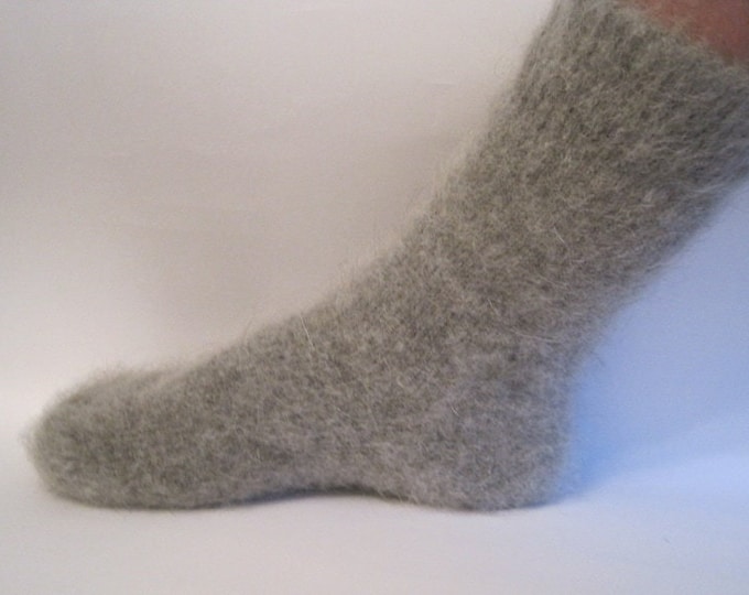 Different Sizes of Natural Goat Down Yarn Socks Friendly to Skin Knit ...
