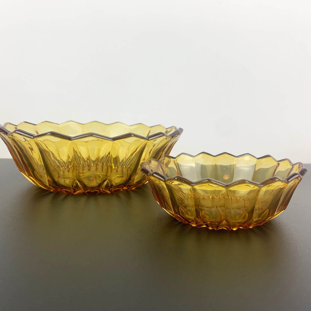 Amber Bowl Set With Triangle Scalloped Rim and Starburst Base | Honey ...