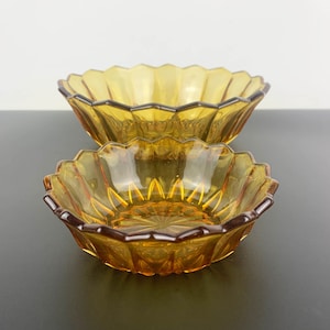 Amber Bowl Set With Triangle Scalloped Rim and Starburst Base | Honey ...