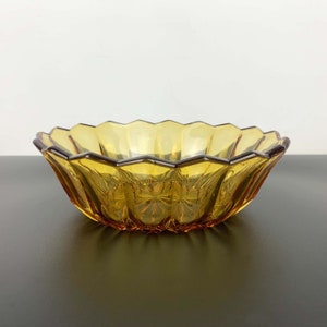 Amber Bowl Set With Triangle Scalloped Rim and Starburst Base | Honey ...