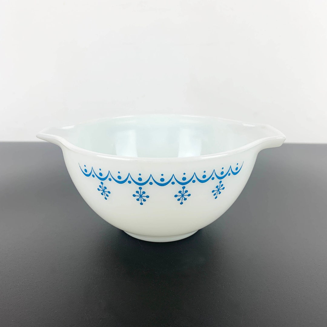 Pyrex USA Snowflake Blue Cinderella Mixing Bowl 441 1.5 Pint - Etsy