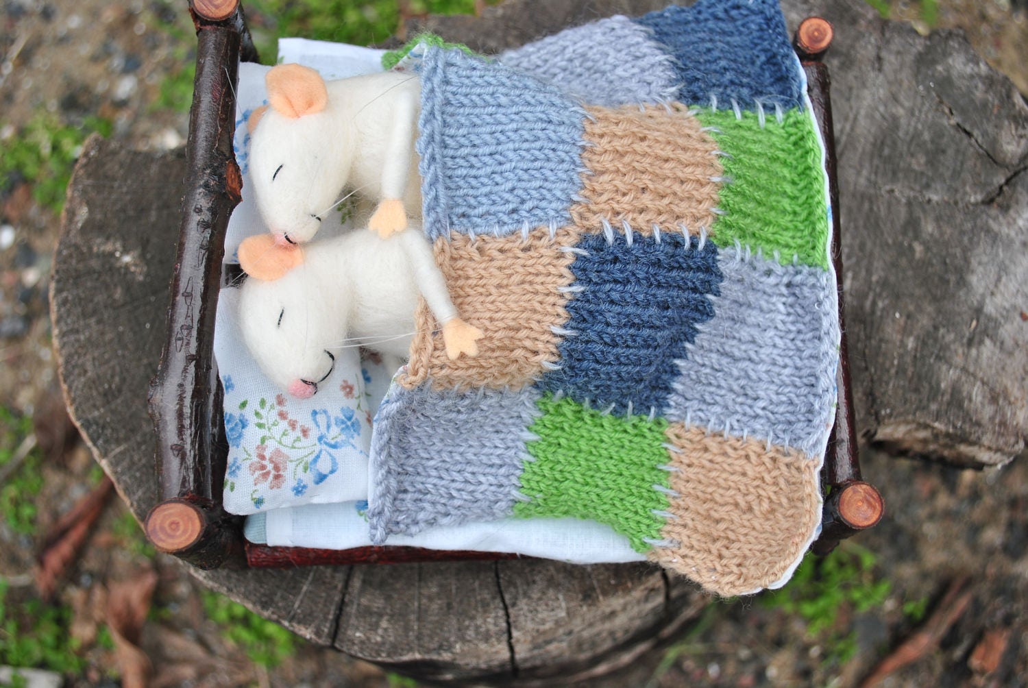Mouse in Bed Mouse Sleeping Needle Felt Miniature Felt Animals Soft ...