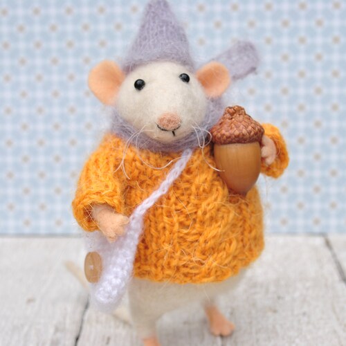 Mouse With Acorn Felted Wool Mouse Stuffed Animal Miniature - Etsy